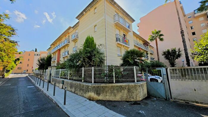 Nice, Saint-Lambert, Bas-Cimiez : Appartement 1 pièce à vendre