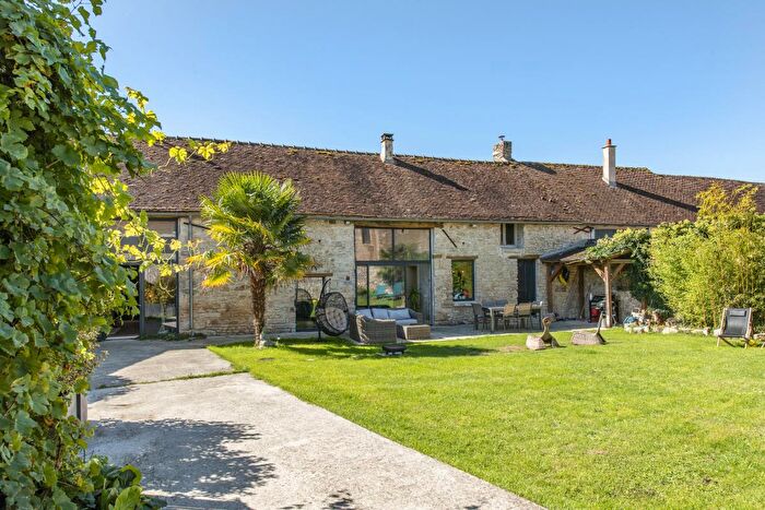 Maison à vendre - Saint-Pierre-lès-Nemours - 7 pièces - 5 chambres