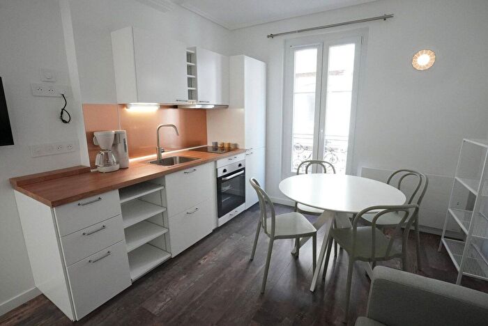 Appartement à louer - Moskowa-Porte Montmartre-Porte de Clignancourt, Paris ème arrondissement - 2 pièces - 1 chambre