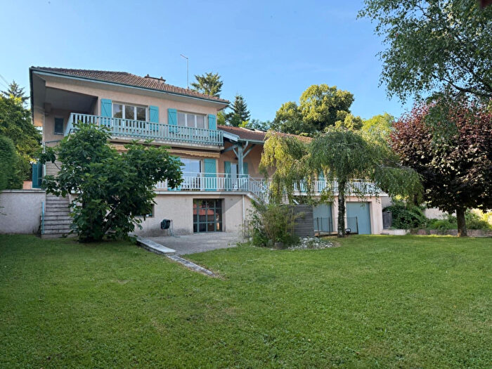 Maison à vendre - Villieu-Loyes-Mollon - 9 pièces - 5 chambres