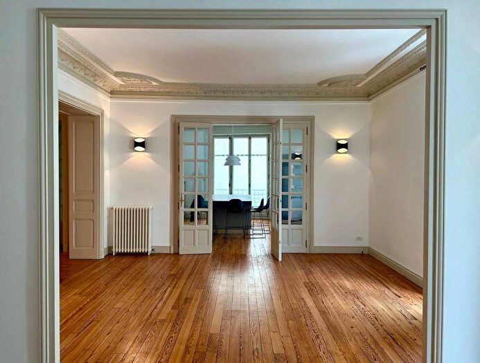 Appartement à louer - Mairie-Marne, Biarritz - 5 pièces - 3 chambres