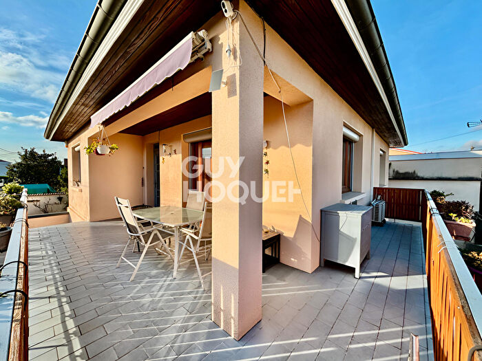 Maison à vendre - Vaulx-en-Velin, Village - 5 pièces - 4 chambres