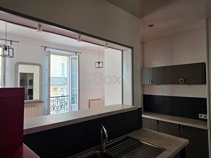 Appartement à louer - Toulon, Haute-ville - 3 pièces - 2 chambres