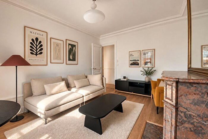 Paris 7ème, Champ de Mars : Appartement 3 pièces à louer