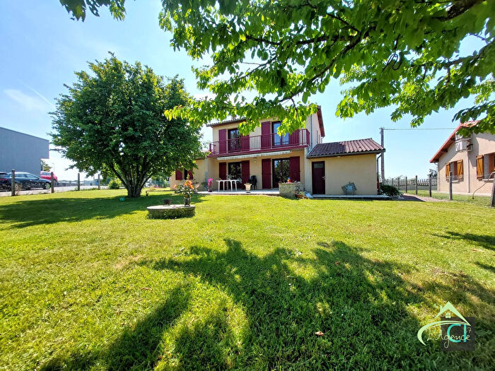 Maison à vendre - Confolens - 7 pièces - 3 chambres