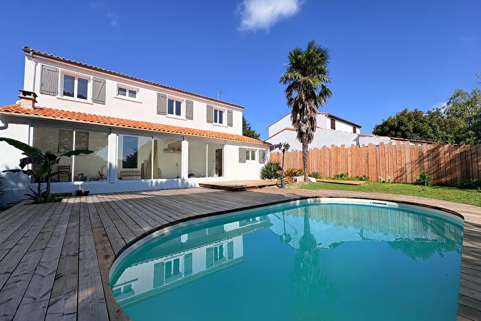 Maison à vendre - Saintes, La Gare, Sébastien de Brouard, La Fenêtre - 7 pièces - 5 chambres