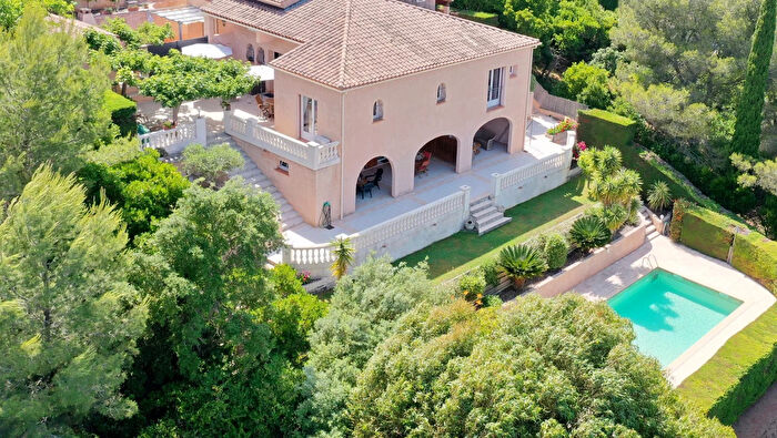 Carqueiranne : Maison 9 pièces à vendre