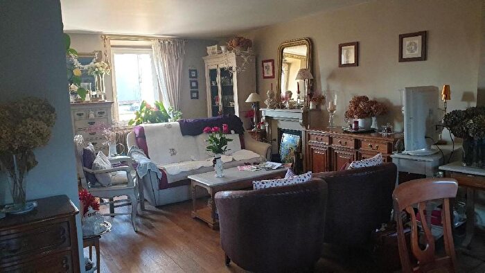 Maison à vendre - Saint-Léonard-de-Noblat - 7 pièces - 4 chambres