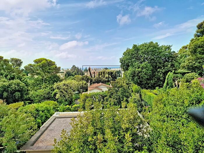 Cannes, Californie Pezou : Appartement 3 pièces à vendre