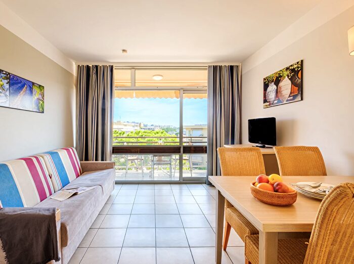 Saint-Laurent-du-Var, Bord de Mer, Port de Plaisance : Appartement 1 pièce à vendre