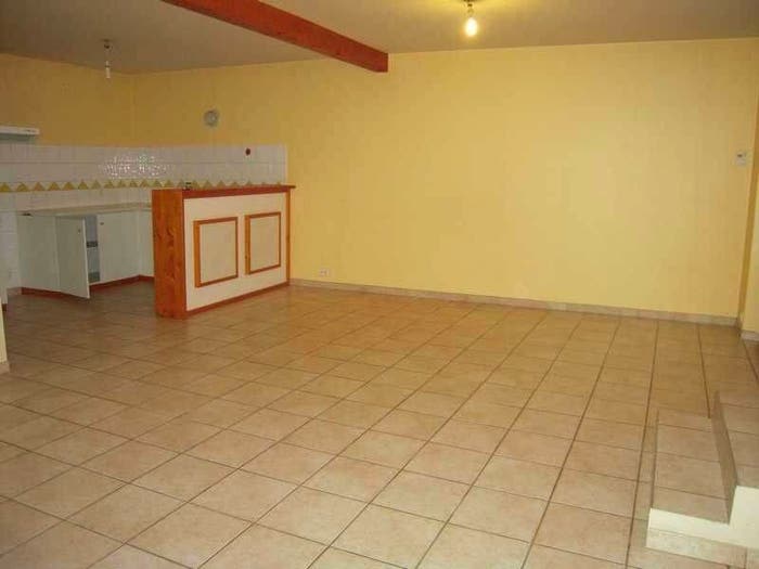 Saint-Pierre-d'Aurillac : Appartement à louer