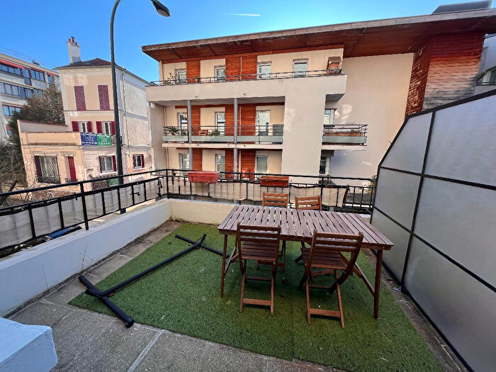 Appartement à louer - Fontenay-sous-Bois, Centre-ville - 2 pièces - 1 chambre