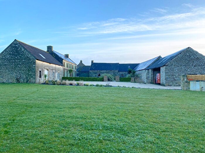 Maison à vendre - Ploéven - 6 pièces - 4 chambres