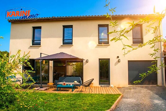 Cailloux-sur-Fontaines : Maison 5 pièces à vendre