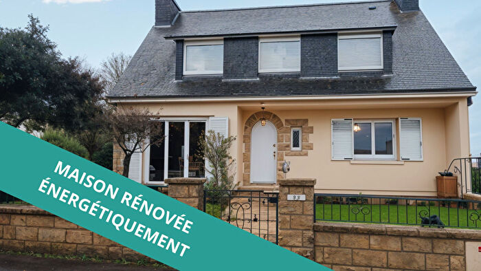 Maison à louer - Ergué-Gabéric - 6 pièces - 4 chambres