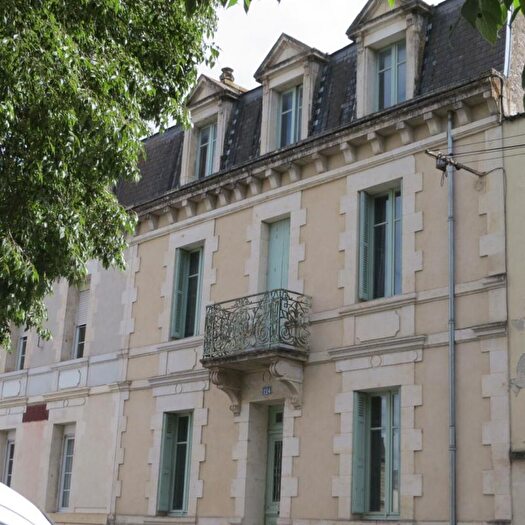 Maison à vendre - Fontenay-le-Comte, Centre-ville, Les Loges, La Pommeraie, La Sablière - 6 pièces - 3 chambres