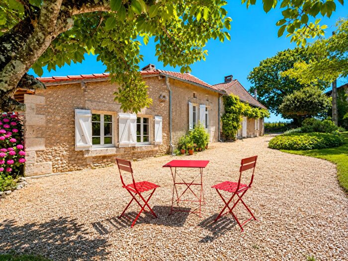 Chalais : Maison 10 pièces à vendre