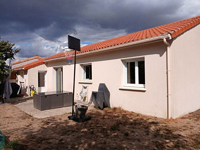 Saint-Christophe-du-Bois : Maison 3 pièces à louer