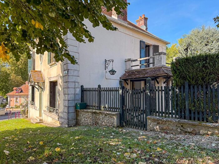 Fontaine-le-Port : Maison 6 pièces à vendre