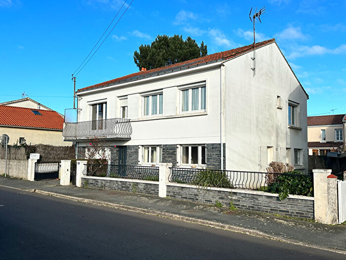 Maison à vendre - La Roche-sur-Yon, Pyramides, Jean-Yole - 8 pièces - 5 chambres
