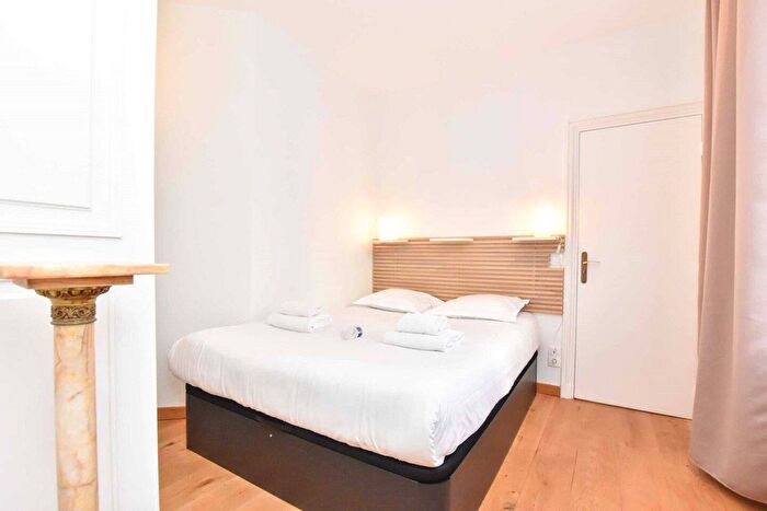 Triangle dOr, Paris 8ème arrondissement : Appartement 1 pièce à louer