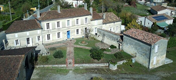 Maison à vendre - Aubie-et-Espessas - 10 pièces - 4 chambres