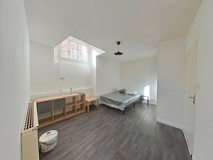 Appartement à louer - Centre-Historique, Romans-sur-Isère - 1 pièce