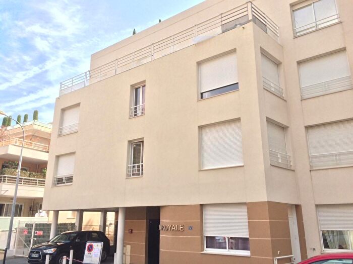 Appartement à vendre - Beausoleil, Centre-ville, Carnier - 1 pièce