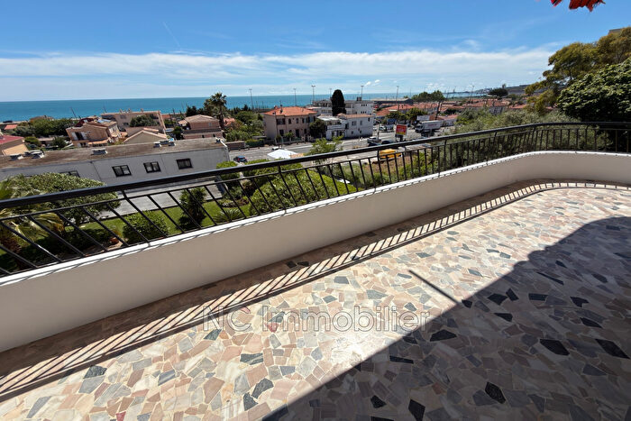 Appartement à louer - Antibes, Rastines, Super Antibes, Laval, La Fontonne - 3 pièces - 2 chambres