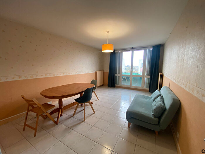 Appartement à louer - Corbeil-Essonnes, Montconseil - 3 pièces - 2 chambres