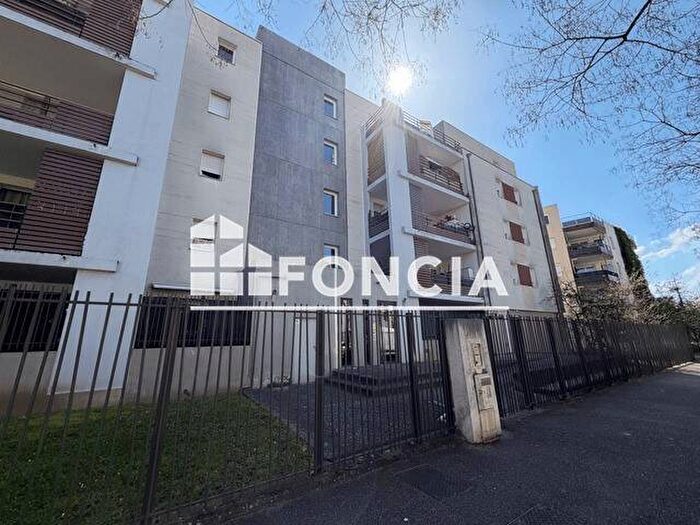 Appartement à louer - Le Village, Vaulx-en-Velin - 3 pièces - 2 chambres