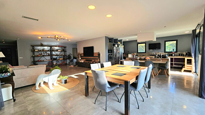 Maison à vendre - Vic-la-Gardiole - 9 pièces - 6 chambres