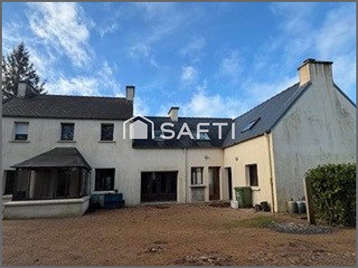 Maison à vendre - Landivisiau - 10 pièces - 5 chambres