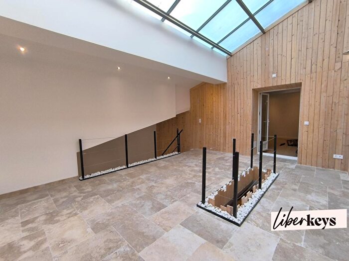 Appartement à vendre - LIsle-sur-la-Sorgue, Centre-ville - 4 pièces - 2 chambres