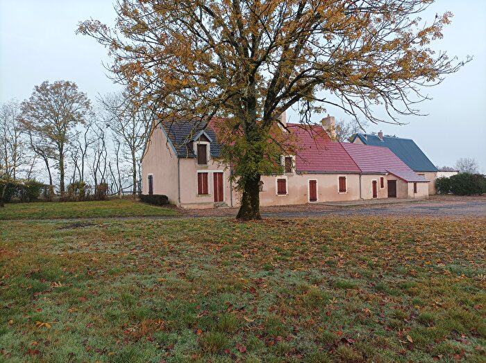 Maison à vendre - Vatan - 8 pièces - 4 chambres