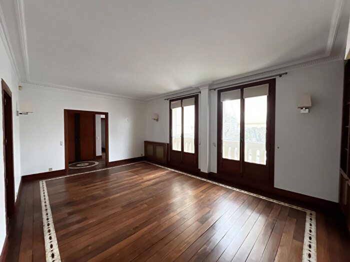 Appartement à louer - Auteuil Nord, Paris ème arrondissement - 5 pièces - 3 chambres