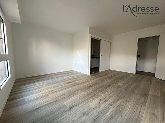 Puteaux, Pressensé, Rives de Seine : Appartement 1 pièce à louer