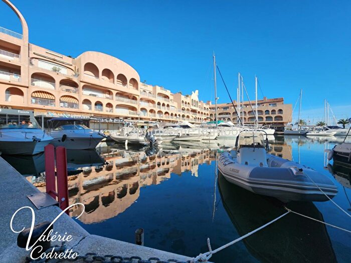 Appartement 3 pièces à Hyères, Port, à vendre