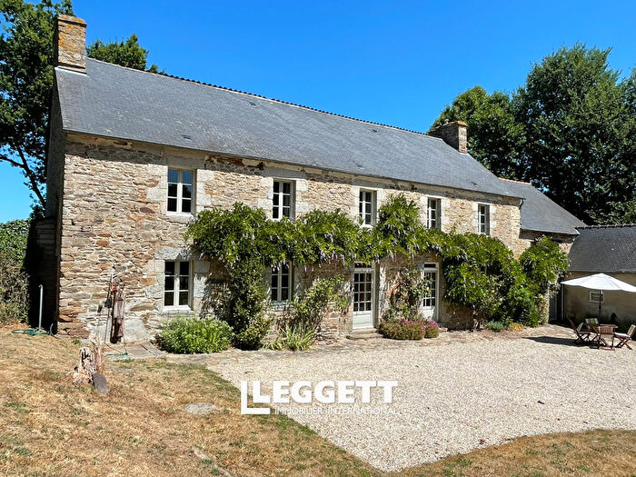 Maison 11 pièces à Plouguenast, à vendre
