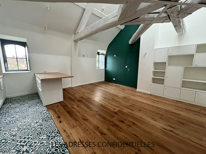 Appartement à louer - Charbonnières-les-Bains - 4 pièces - 3 chambres