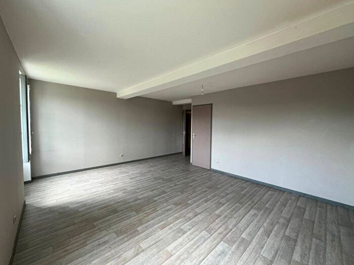 Saint-Vincent-de-Reins : Appartement 3 pièces à louer