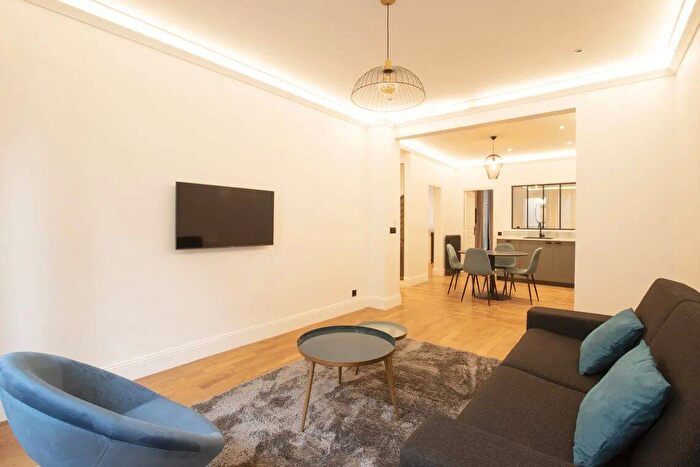 Appartement à louer - Muette Nord, Paris ème arrondissement - 3 pièces - 2 chambres