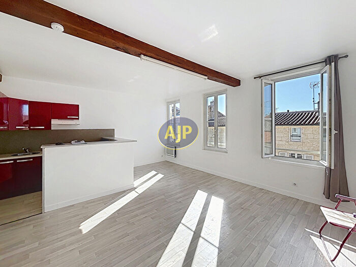 Rochefort, Centre-ville : Appartement 2 pièces à louer