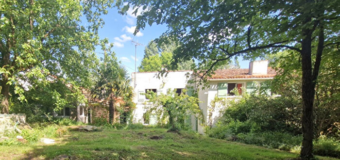 Maison à vendre - Saint-Étienne-du-Bois - 6 pièces - 3 chambres