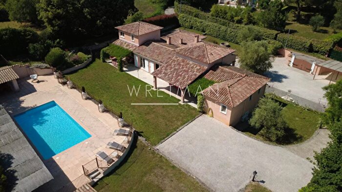 Maison 9 pièces à Montauroux, à vendre
