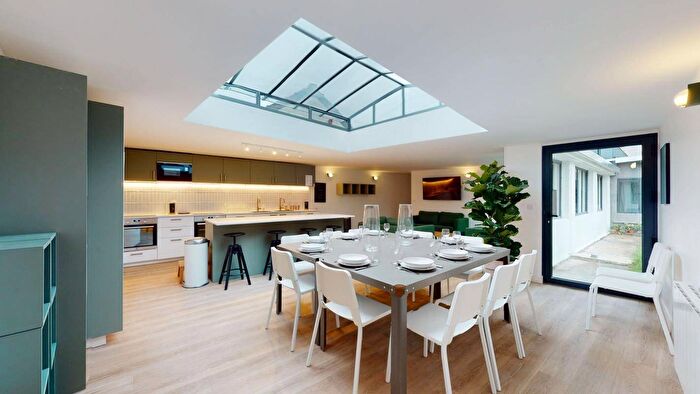 Appartement à louer - Centre Ville Est, Ivry-sur-Seine - 1 pièce - 15 chambres