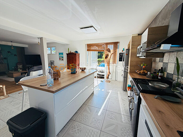 Saint-Pierre, Les Assises, Bois Noirs : Appartement 4 pièces à vendre
