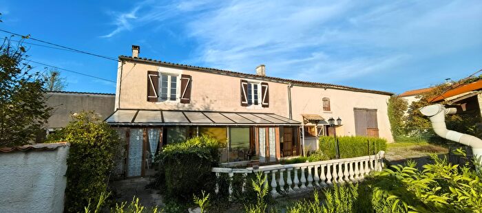 Maison à vendre - Villeneuve-la-Comtesse - 9 pièces - 4 chambres