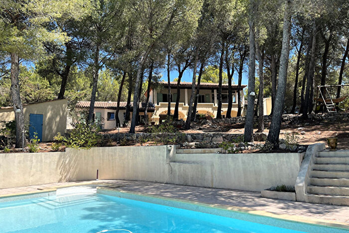 Maison à vendre - Ventabren - 10 pièces - 7 chambres