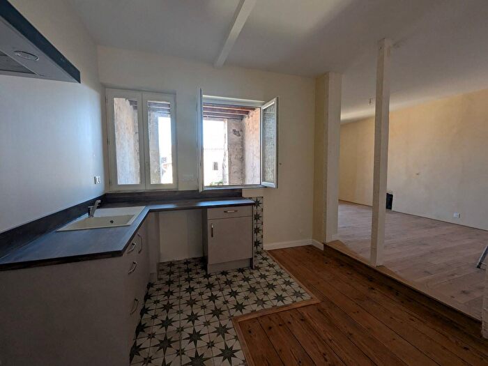 Sainte-Foy-la-Grande : Appartement 2 pièces à louer
